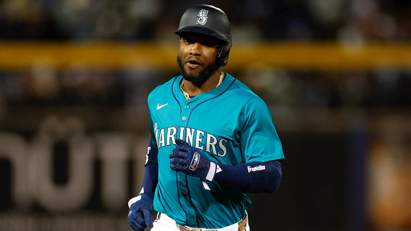 Mariners dodge season-altering disaster with Victor Robles injury news
