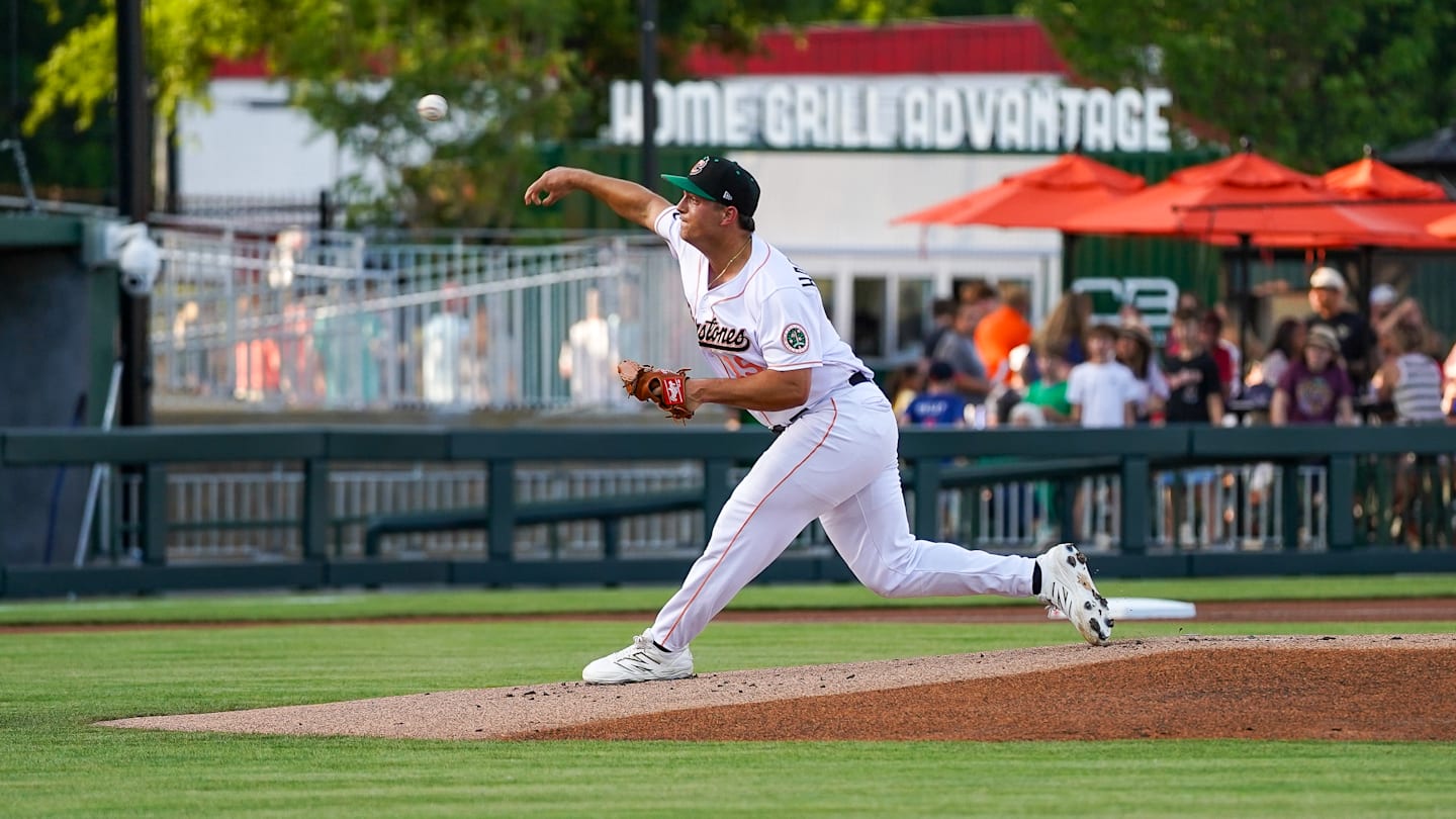 Fans should keep an eye on this top pitching prospect in spring training