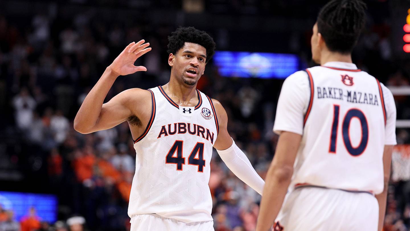 Auburn basketball plane saga has conflicting stories, reporters ...