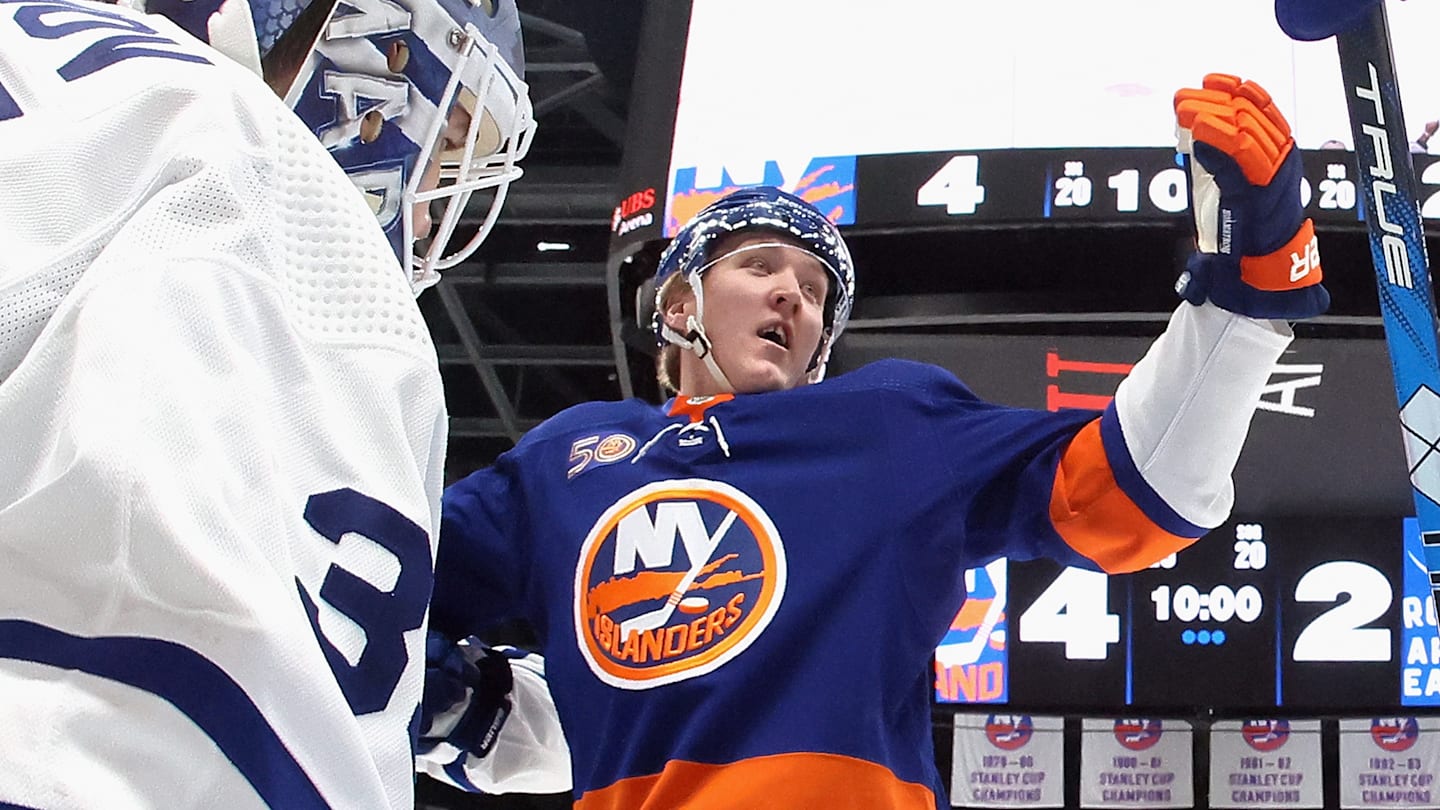 NY Islanders 2022-23 player report card: Simon Holmstrom showed ...