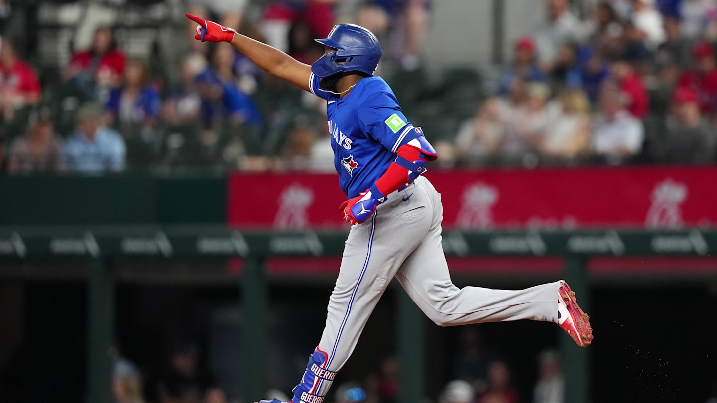 Vladdy becomes first Blue Jay to hit 30+ HR three times prior to his ...