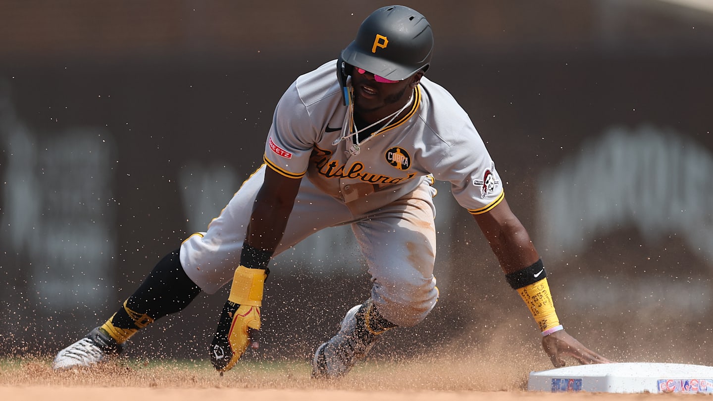 Pirates newcomer suffers brutal injury on physical play at the plate
