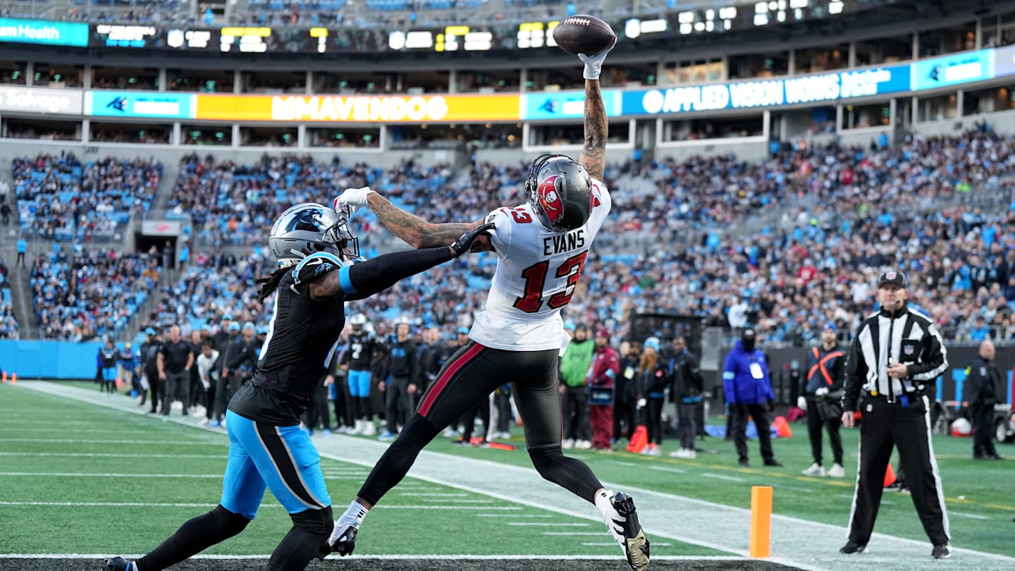 Alternate angle of one-handed Mike Evans TD catch is absolutely insane