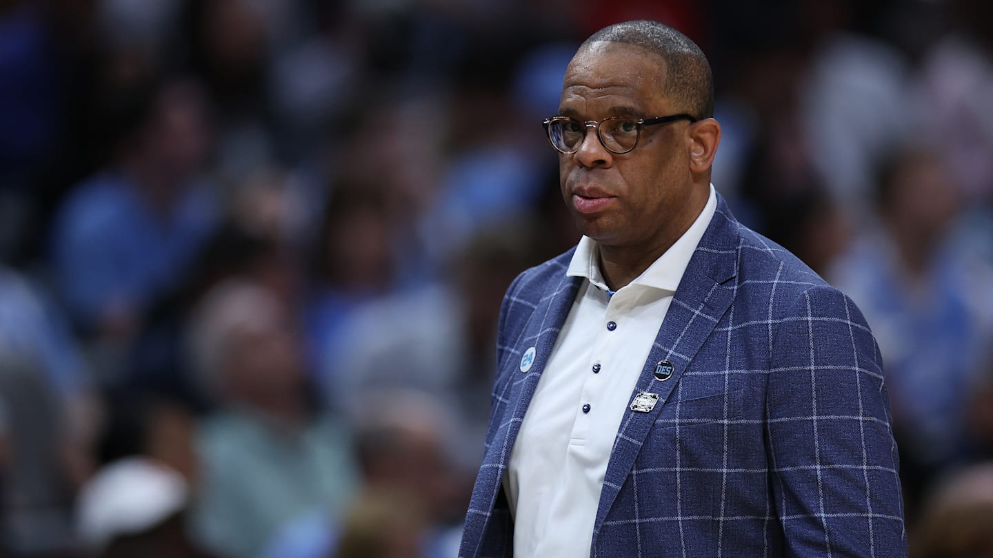 Hubert Davis shows emotion as he reflects on 2023-2024 UNC basketball team