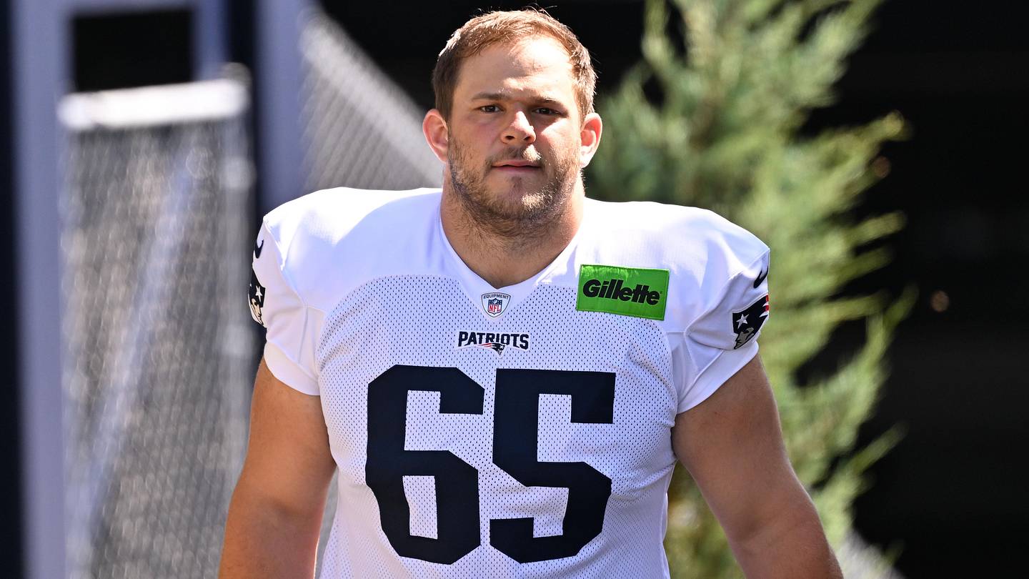Chicago Bears OTAs Reveal Early Leaders at Left Tackle and Center