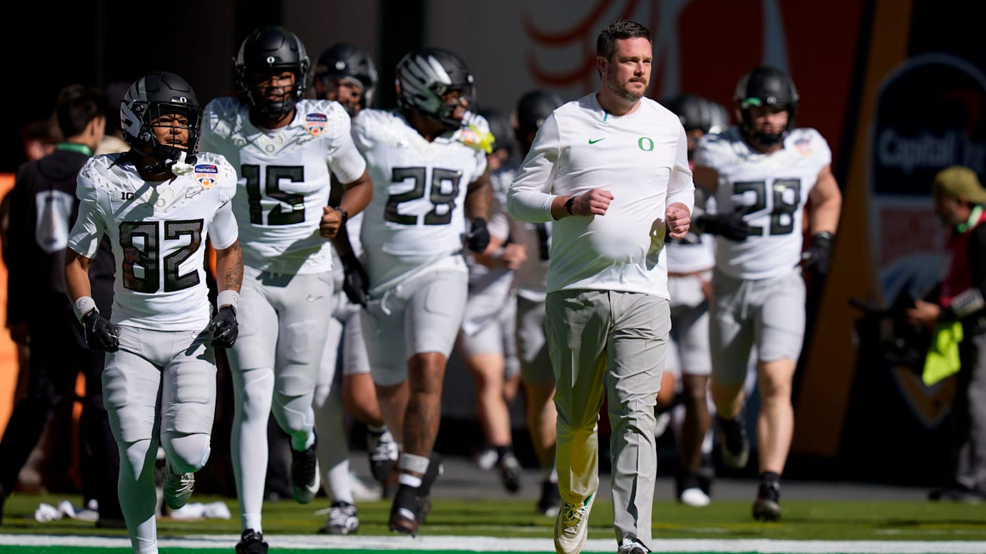 Sam Ngata commits to Oregon