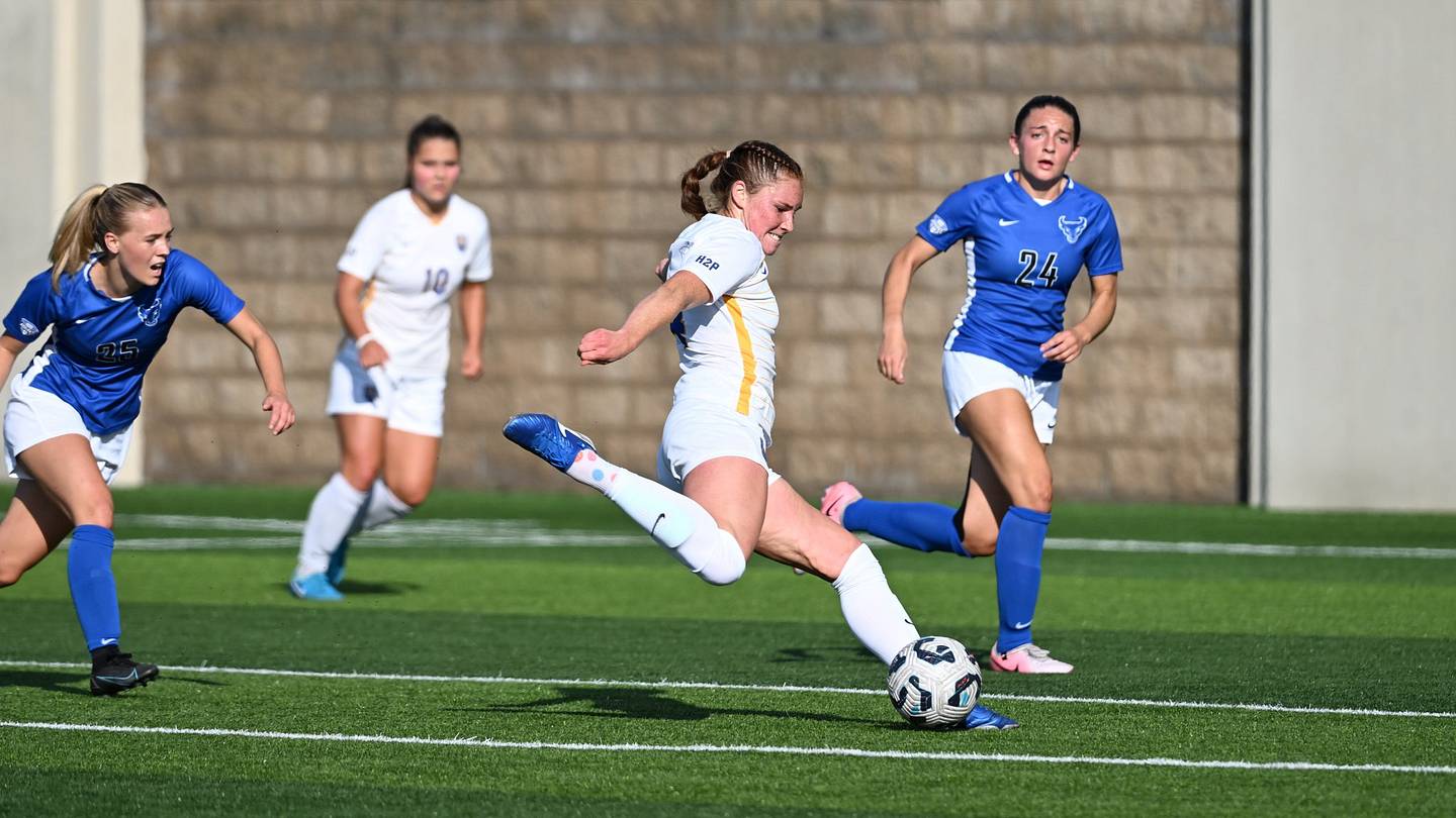 Pitt Women's Soccer Drops Home Opener to Buffalo