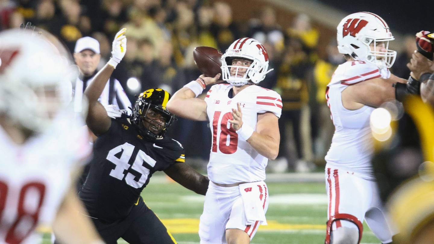 Braedyn Locke proving vs. Oregon he can't start another game for Wisconsin