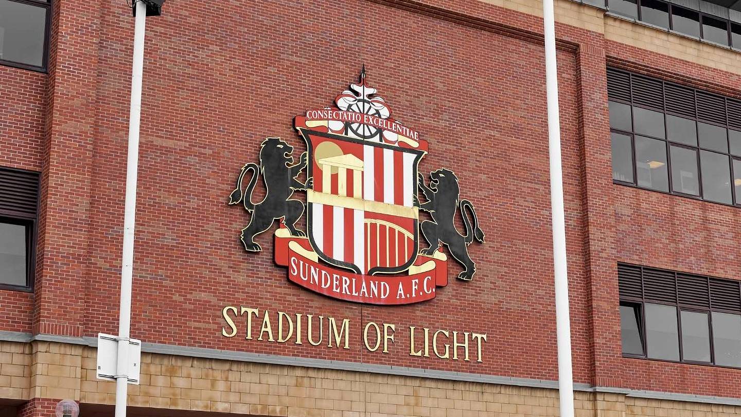 Sunderland Told to Extend Star’s Deal Amid Everton & West Ham Interest