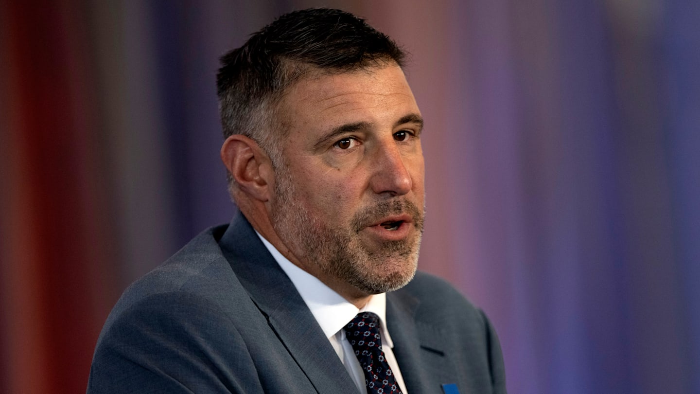 Mike Vrabel passes on hiring former Patriots receiver to join 2025 staff
