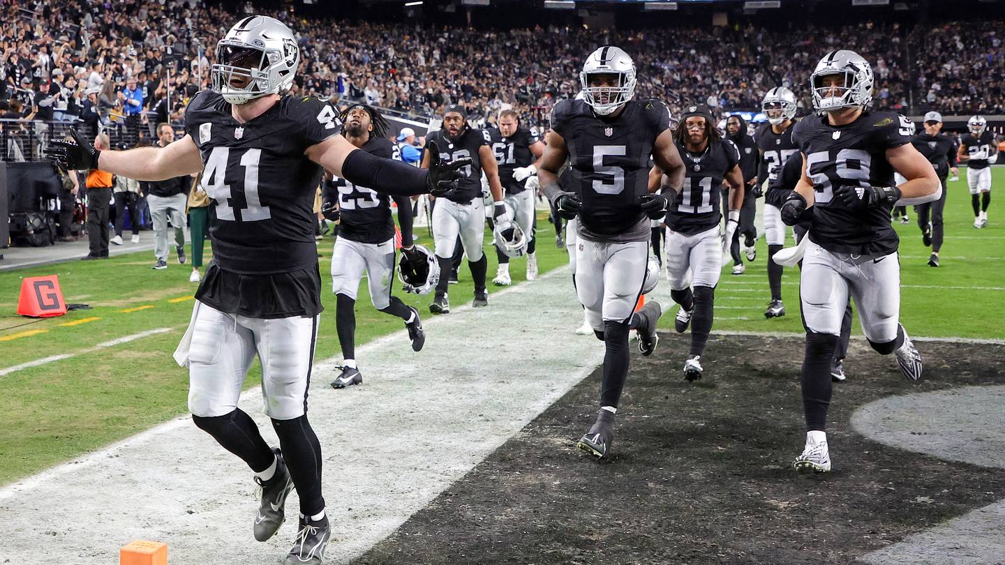 How did the Raiders fare in PFF’s linebacker room rankings?