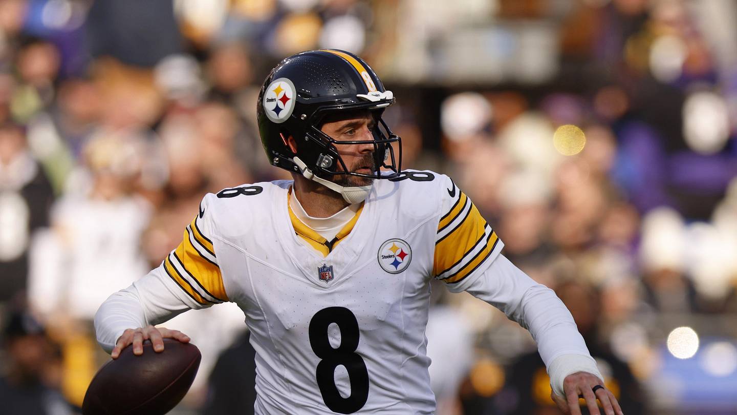 Watch Aaron Rodgers, Will Howard, Drew Allar Throw at Steelers OTAs