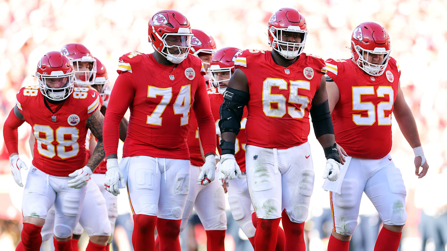 Looking at the Chiefs' offensive line depth chart after signing Jaylon ...