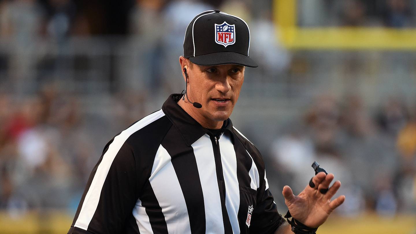 Who are the announcers and referees for Steelers vs. Raiders today?