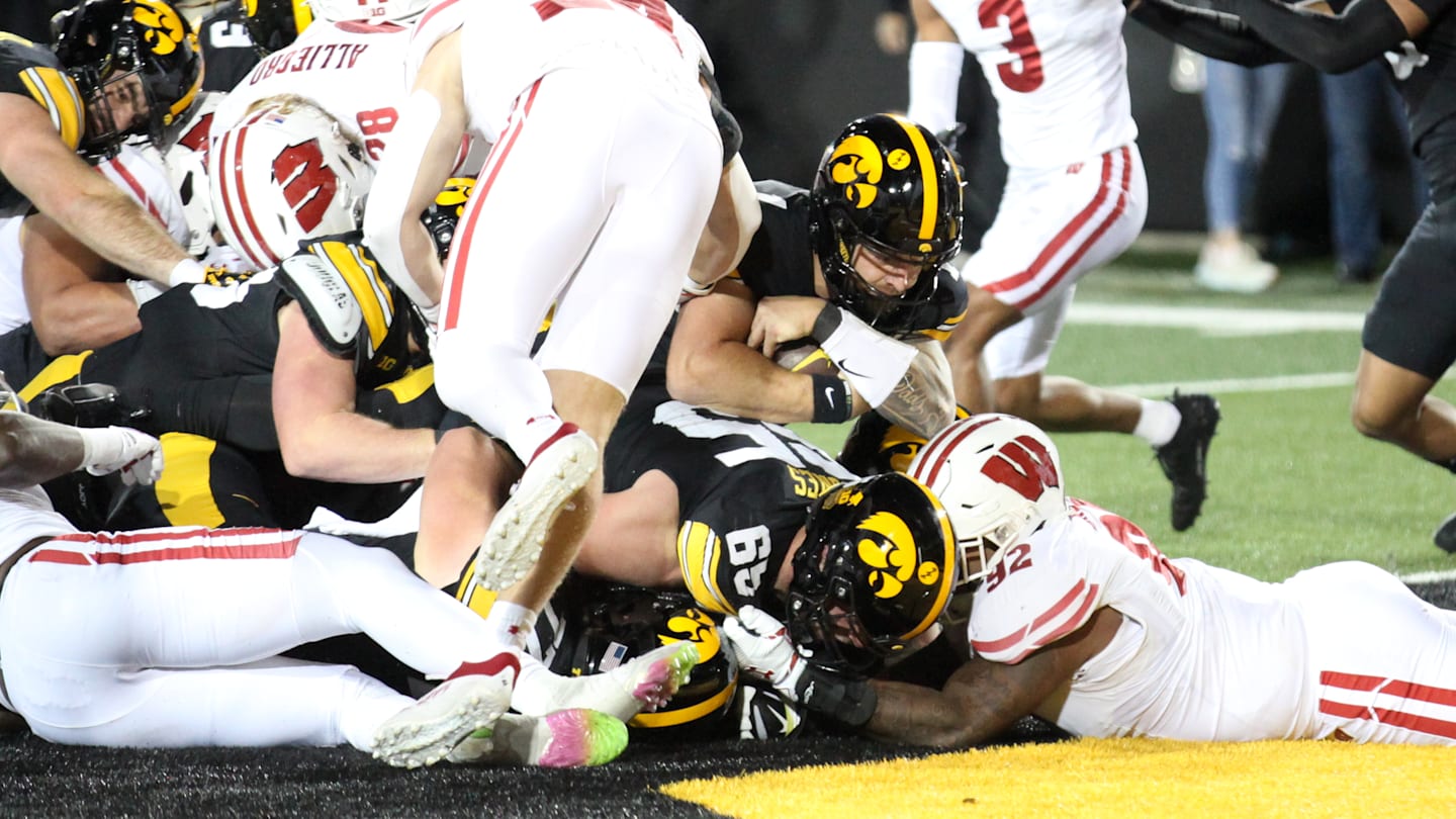 ESPN predicts a much more lopsided result for Wisconsin vs. Iowa than Vegas