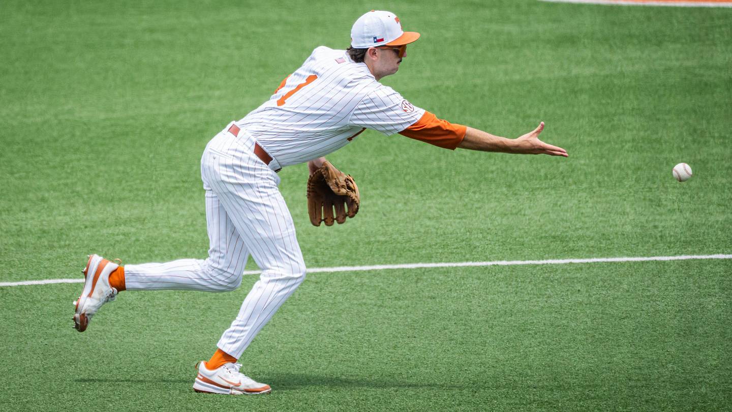 Texas Baseball Drops in D1Baseball's Top 25 Following Rough Stretch