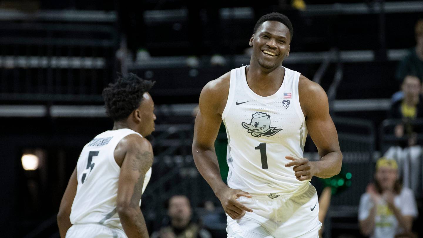 Oregon basketball: Ducks still out of the top 25, four 12-4 teams in top 15