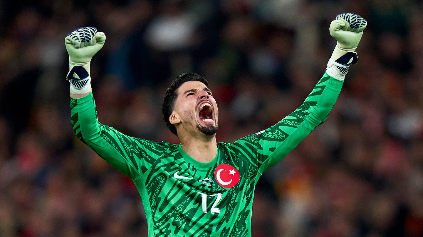 Man United's first transfer move of the summer hints at something much ...