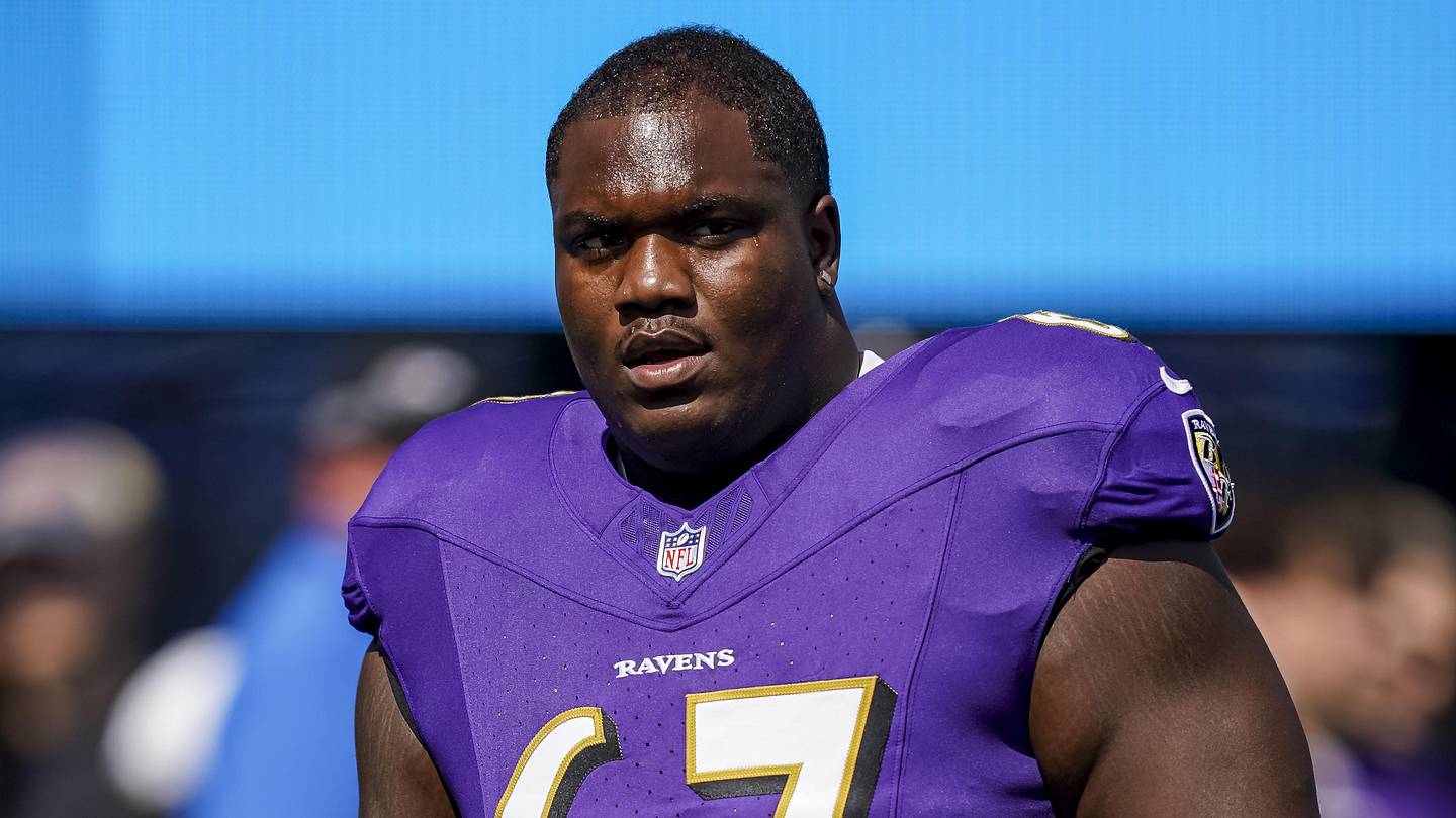 Ravens' early center battle clues could foreshadow a tough roster cut