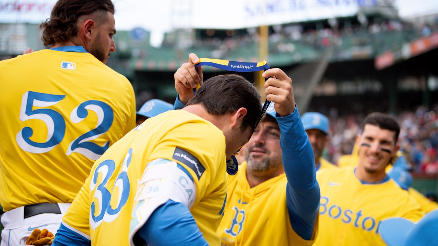 Red Sox new home run celebration features hilarious Alex Cora involvement