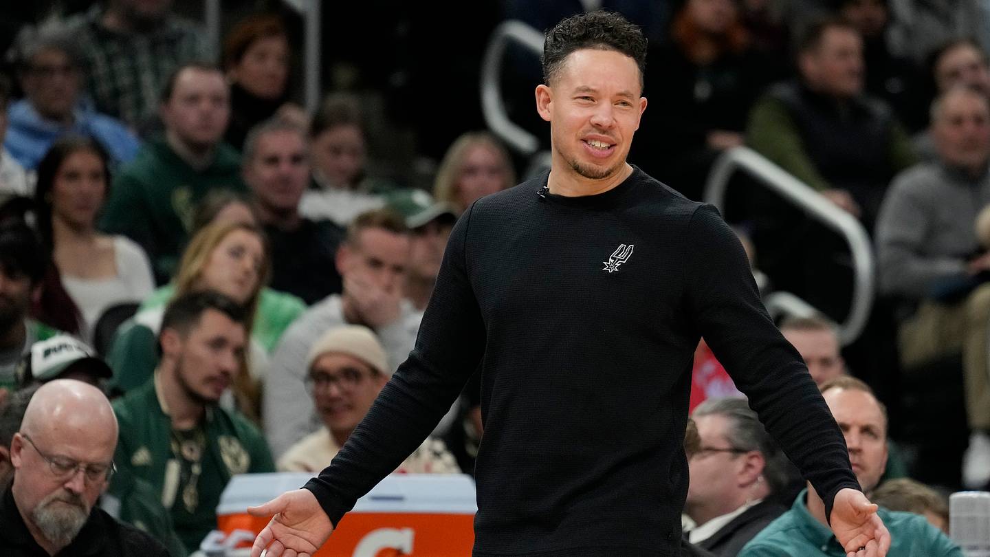 Spurs sign a familiar face to add more depth to an already deep roster