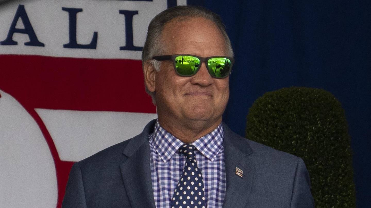 Cubs Announce Hall of Famer Ryne Sandberg Has Passed Away