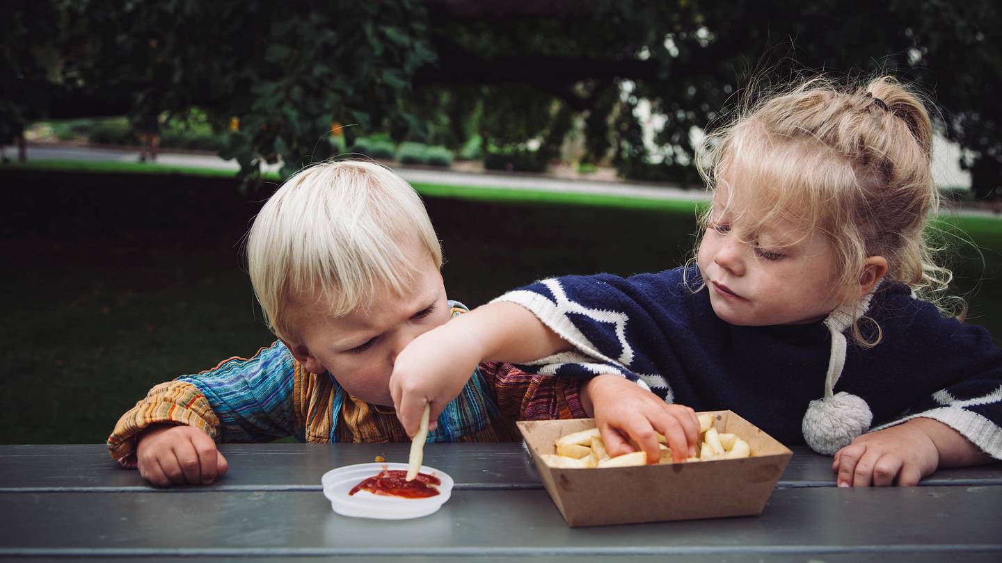 The Reason Food Off Someone Else’s Plate Always Seems to Taste Better ...
