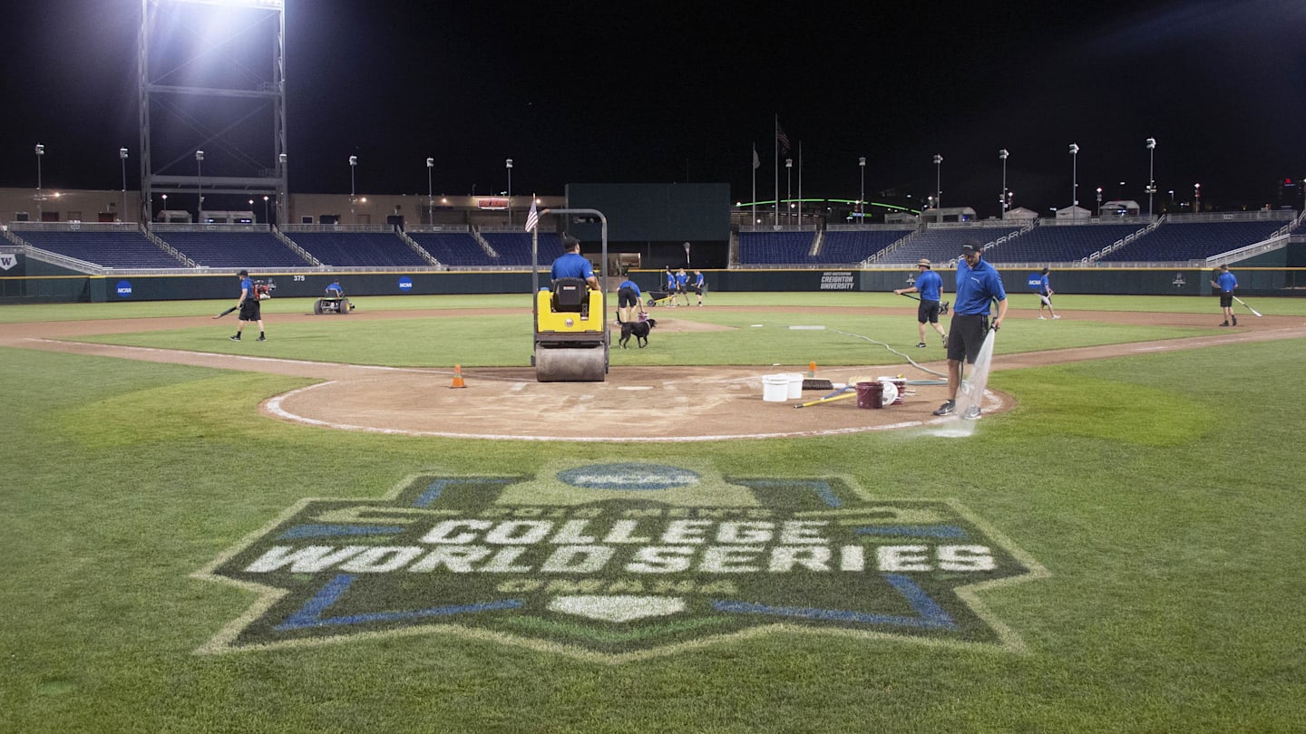 When does the 2025 Washington Huskies baseball season start?