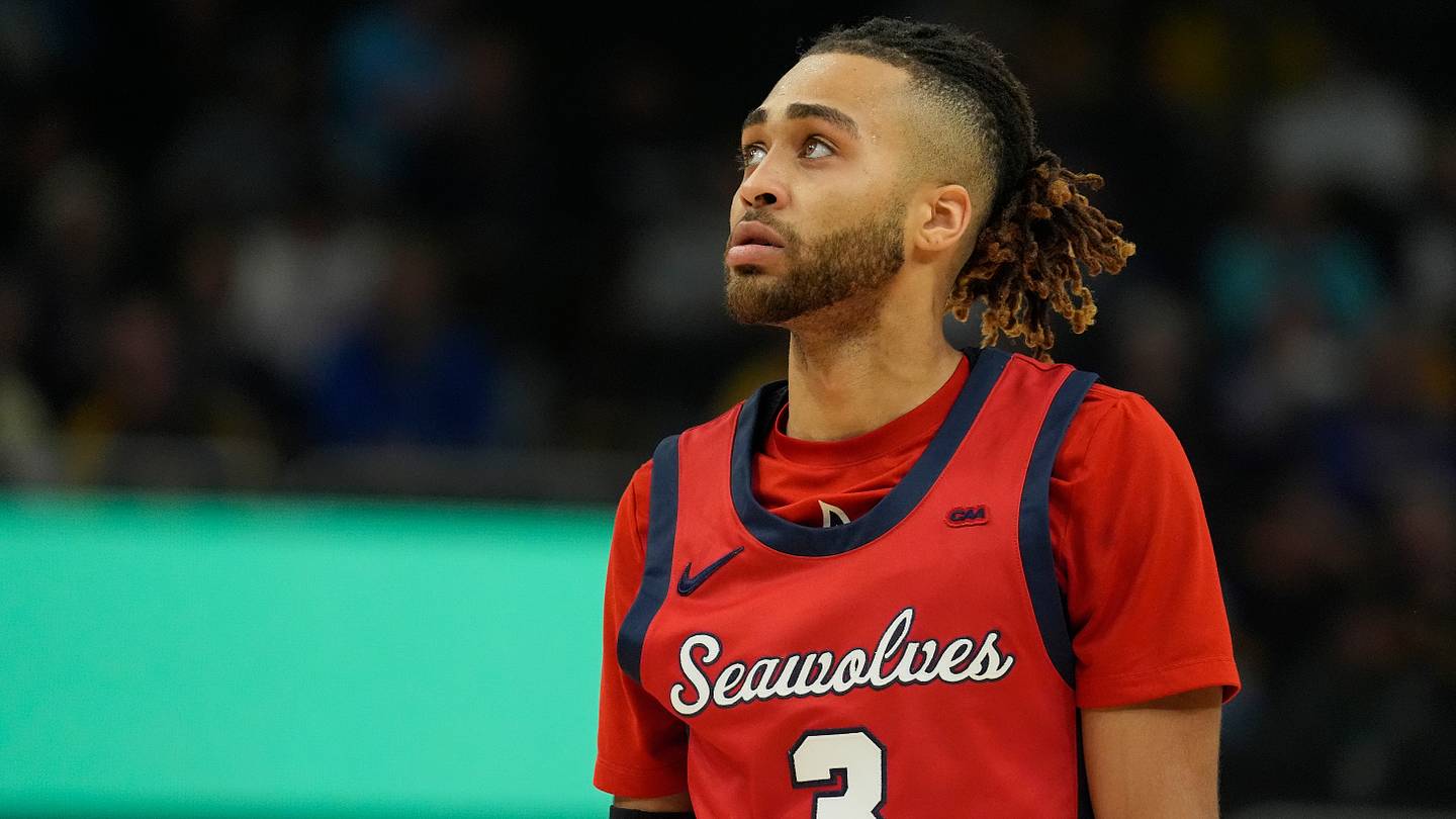 Nebraska basketball eyes elite sharpshooter, faces fierce transfer ...