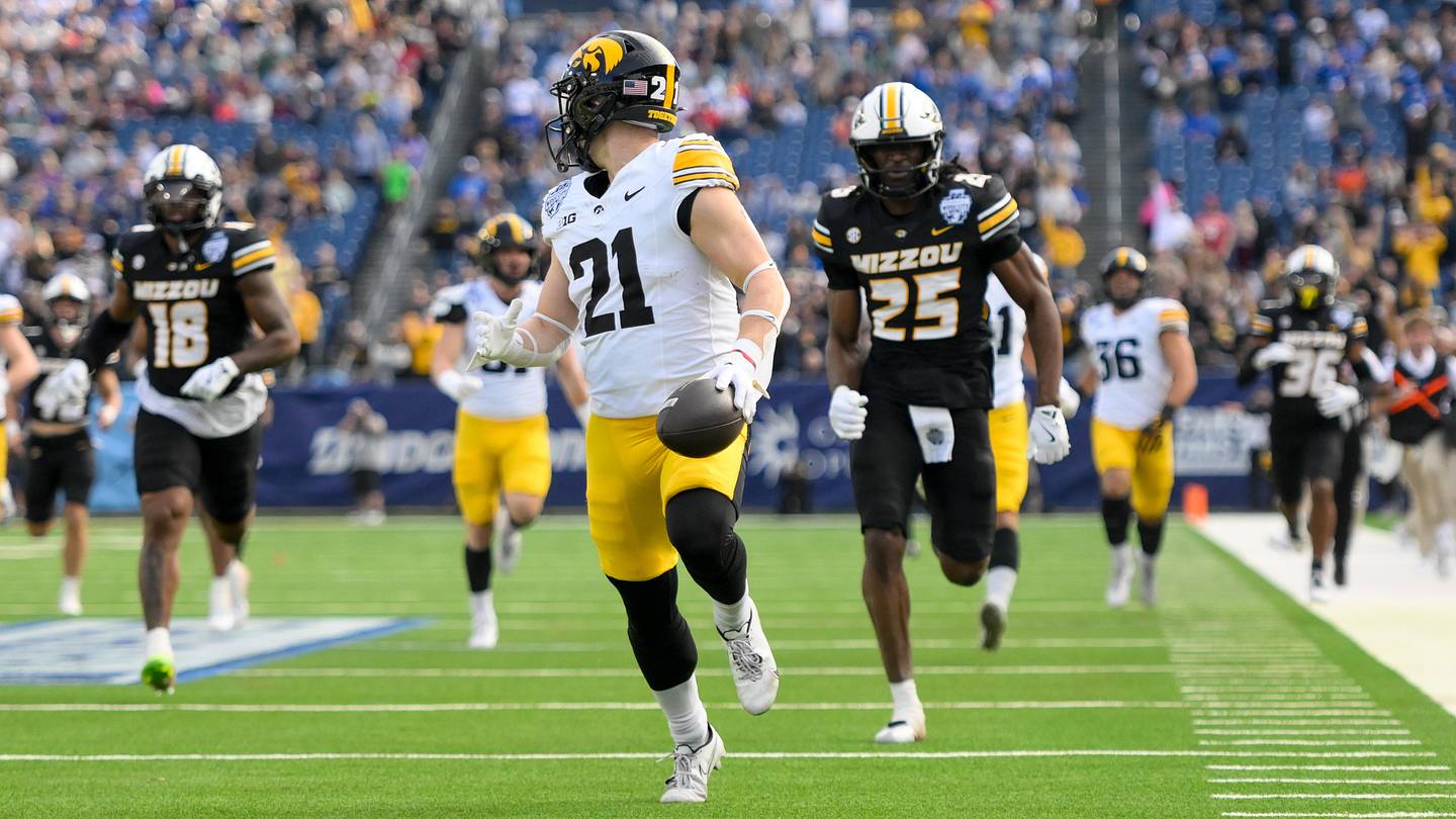 Iowa speedster Kaden Wetjen adds the Jet Award to his trophy case