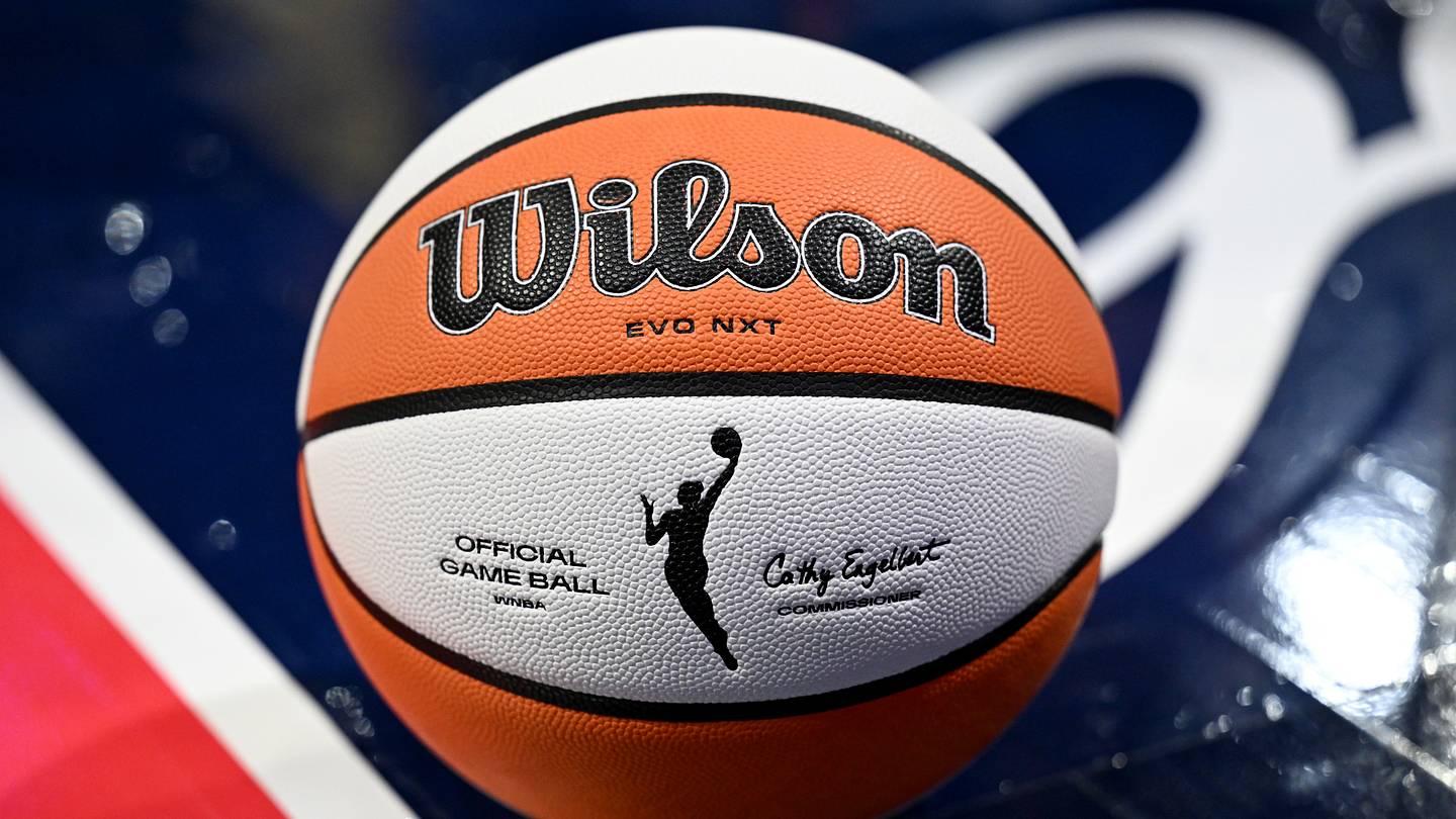 Who holds the WNBA single-game 3-point record?