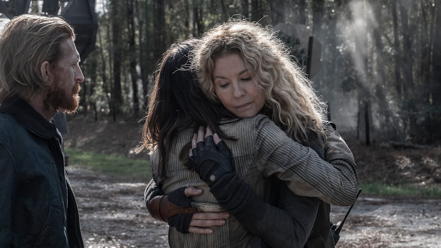 Fear the Walking Dead's Jenna Elfman shares favorite moments of June