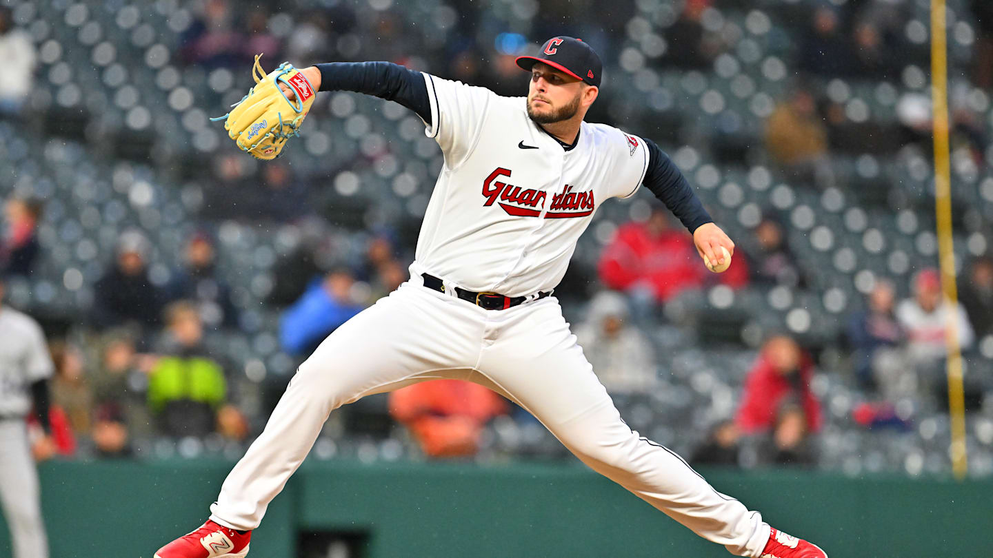 The Nationals have signed a pair of relievers to bolster the bullpen