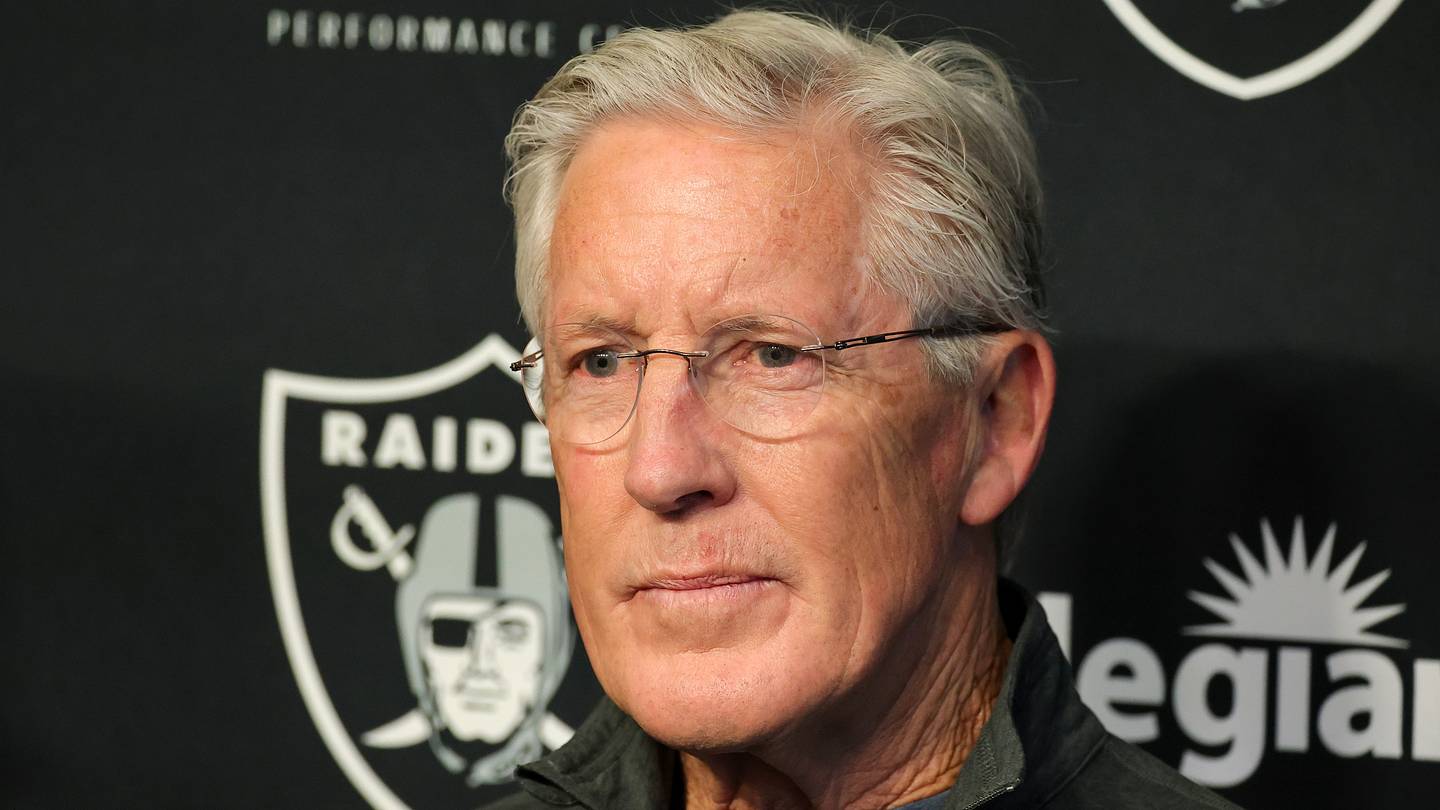 Raiders cut young quarterback before he even got a shot in training camp