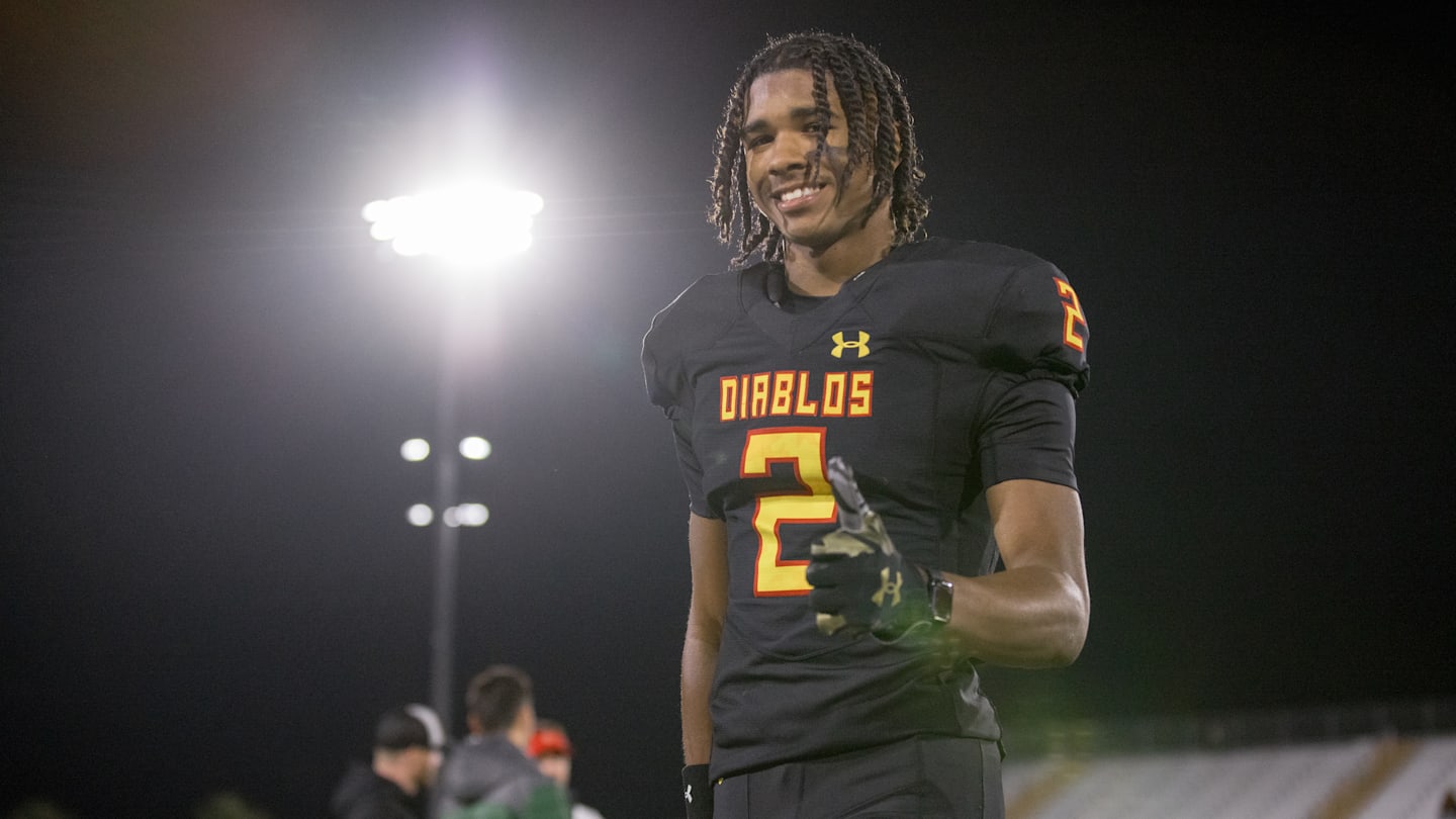 Alabama freshman CB looks like a Greek God in jaw-dropping pre-camp photo