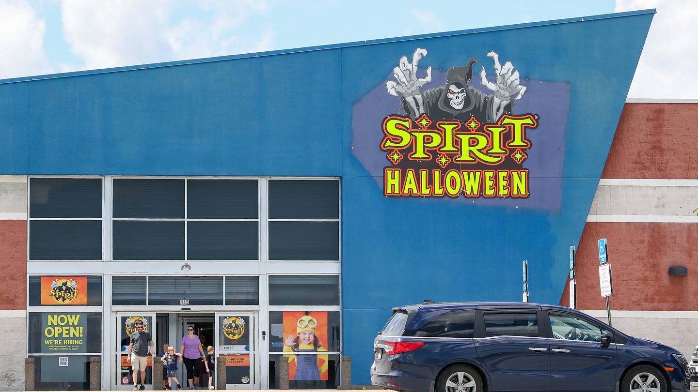 Some Spirit Halloweens Will Become Spirit Christmas Stores This Holiday ...