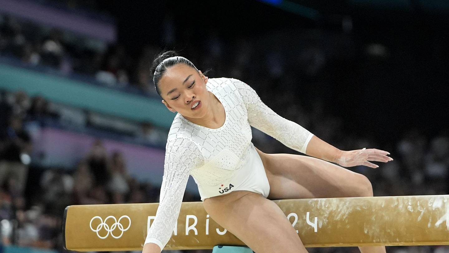 Suni Lee Joins Viral Olympics TikTok Trend With Hilarious Beam Final ...