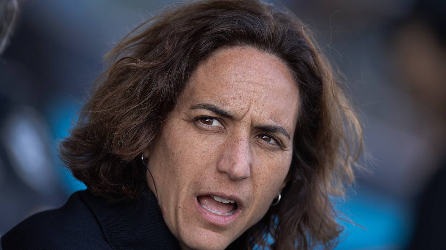 Arroyo shares thoughts before Aston Villa Women's match against Liverpool