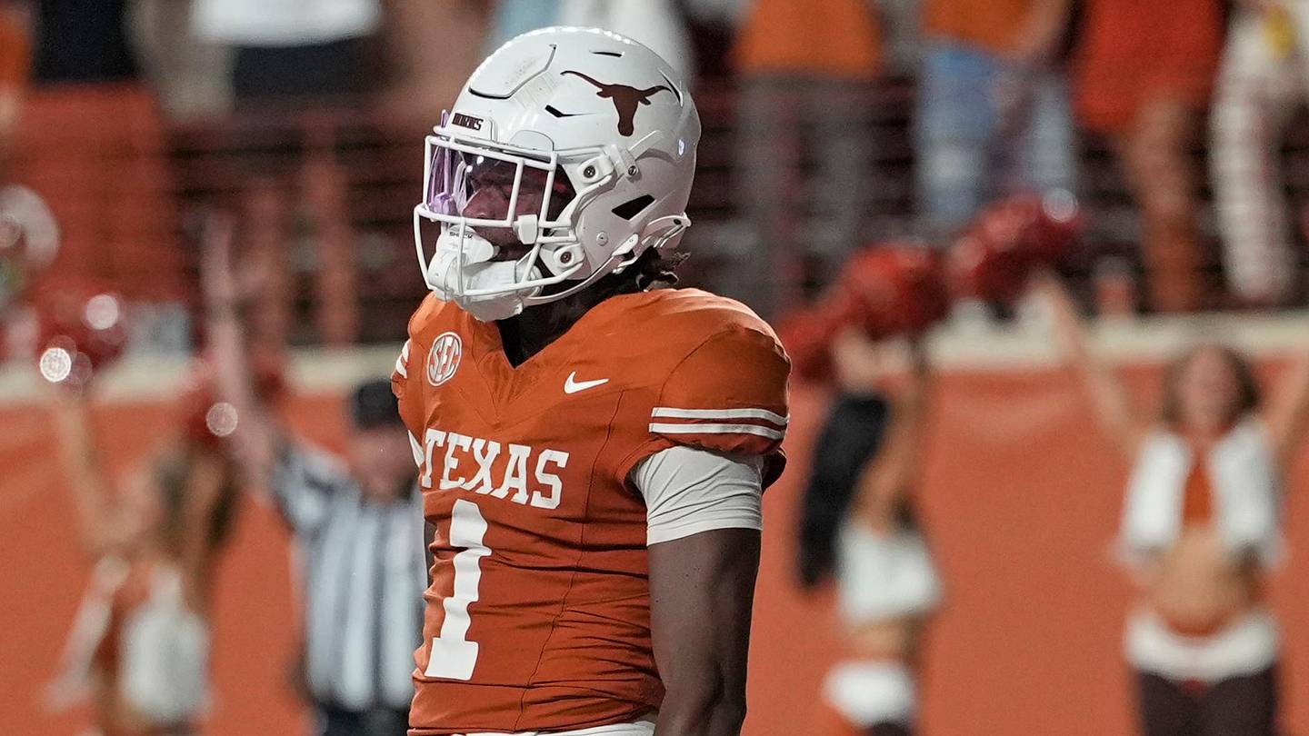 Texas Longhorns in Contention to Flip Miami WR Commit