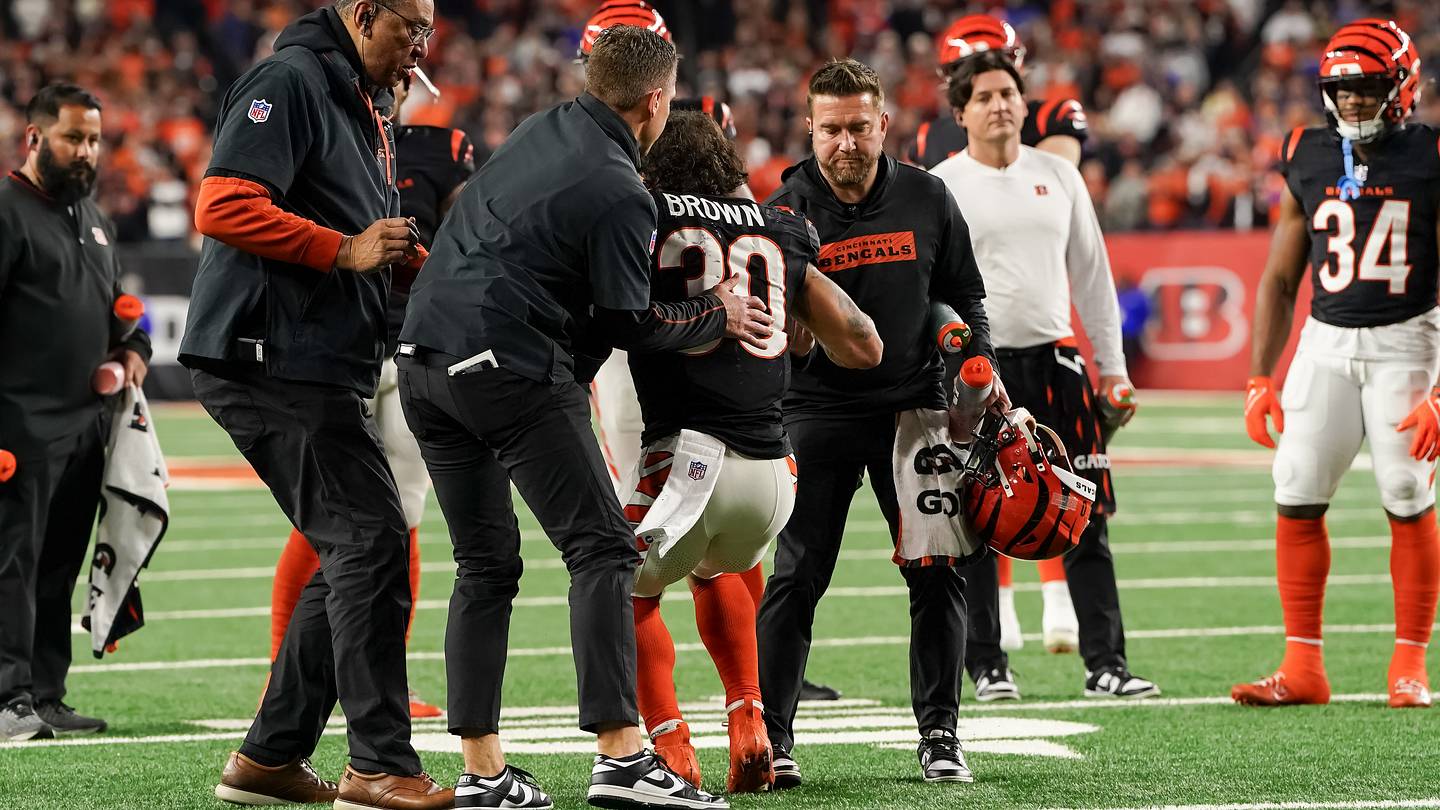 Cincinnati Bengals star running back clawing to get back on the field