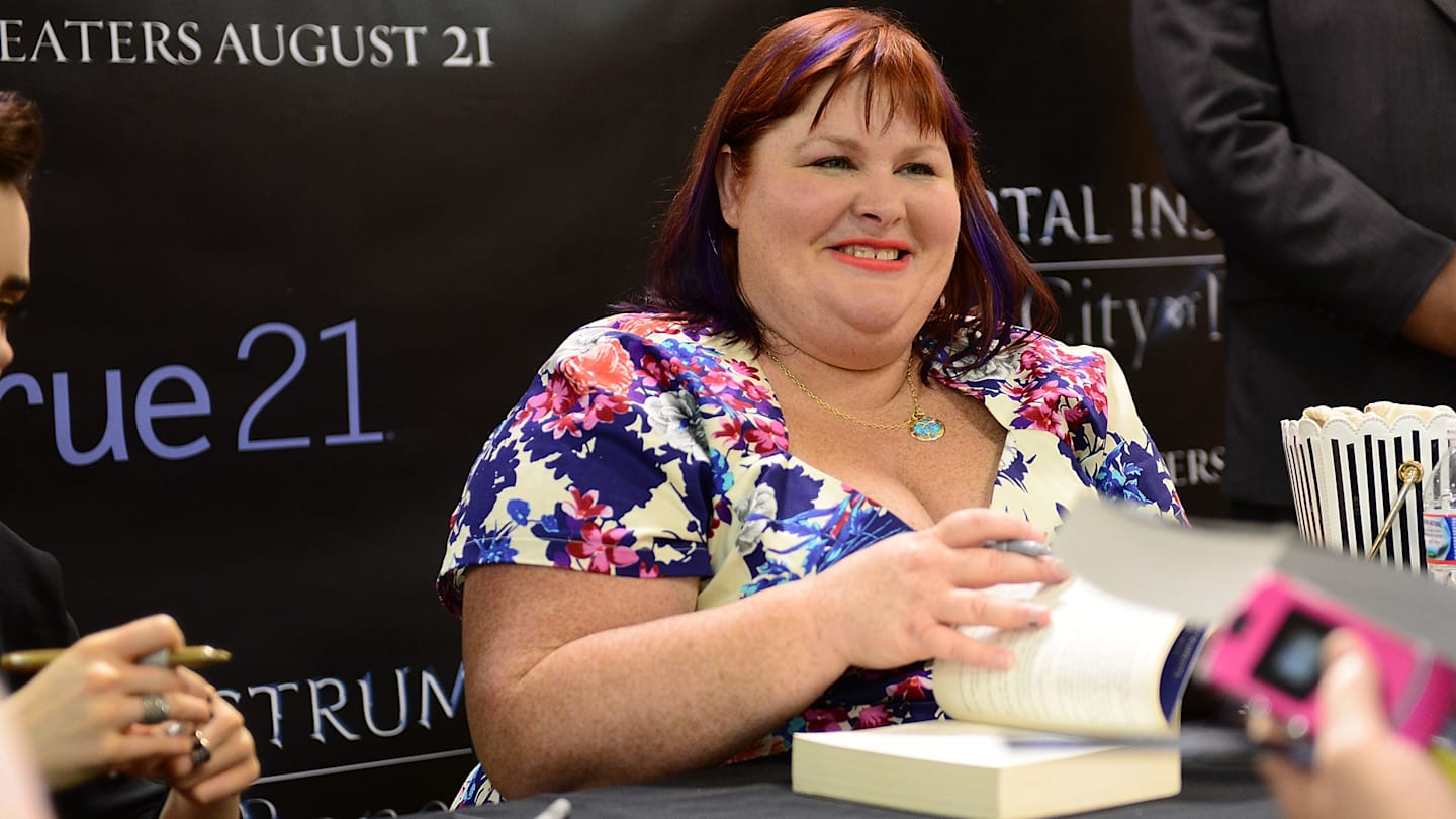 Cassandra Clare announces final trilogy in the Shadowhunters series AND ...
