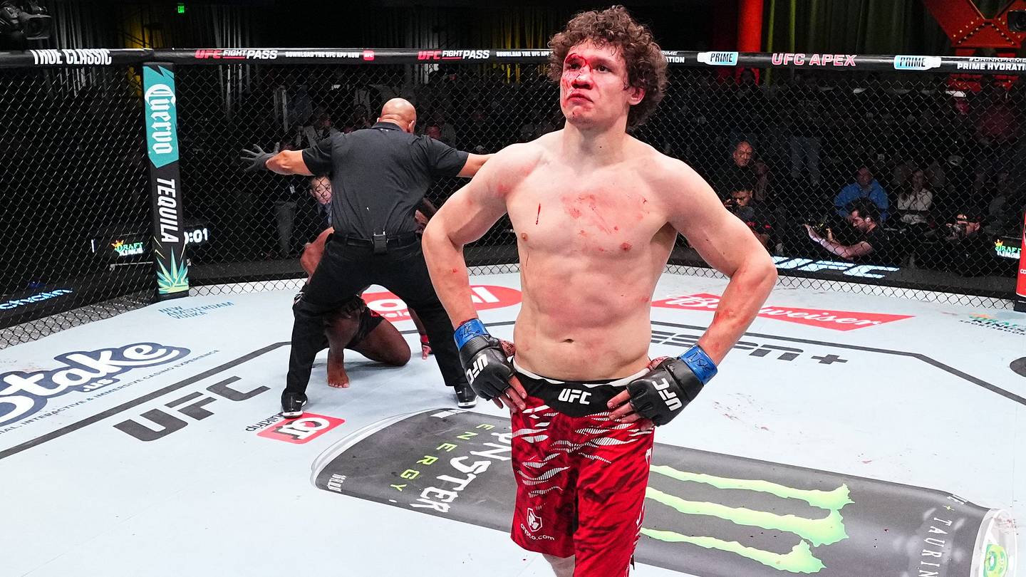 Incredible UFC Fight Night War Ends in Controversial Buzzer-Beater TKO