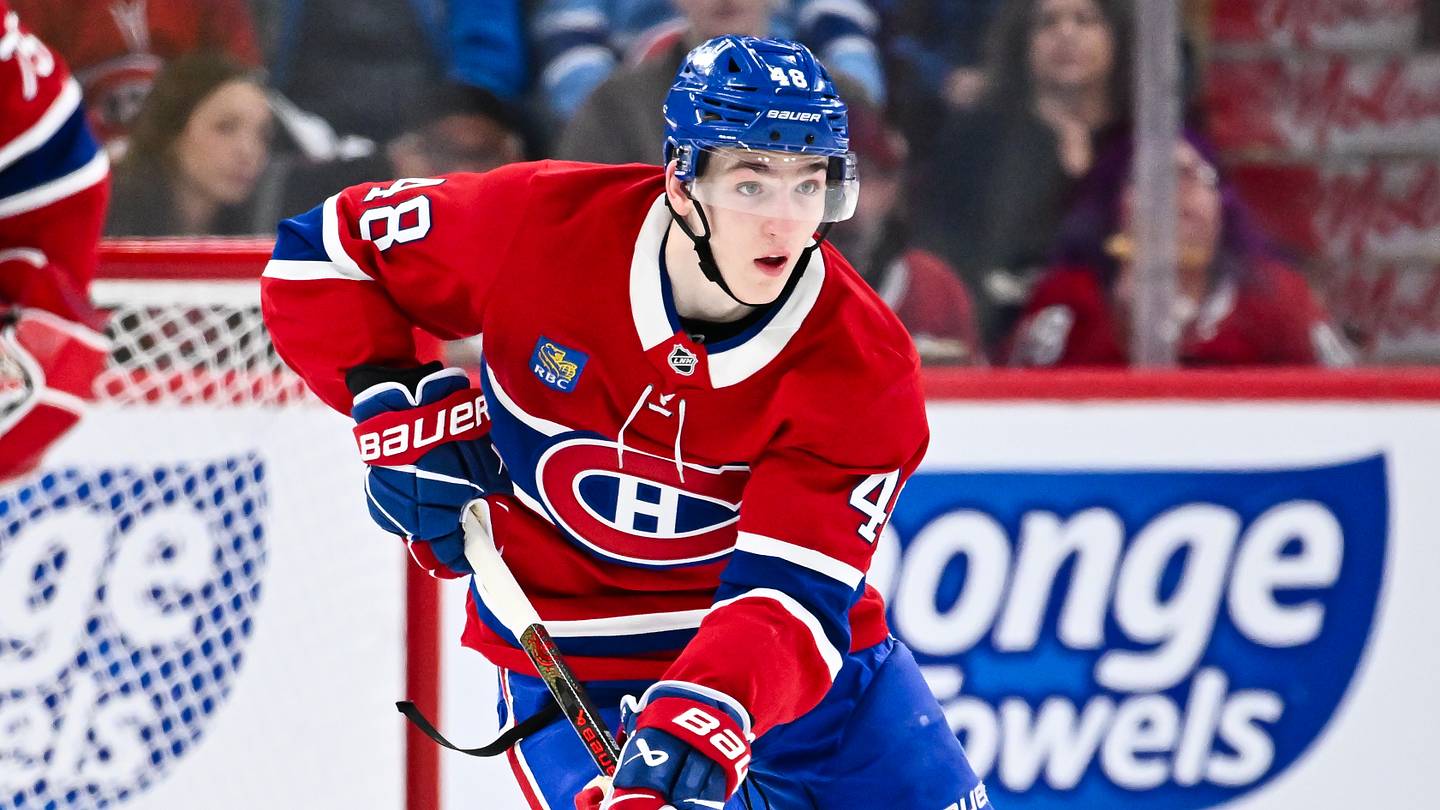NHL fans stunned as Lane Hutson takes home Calder Trophy