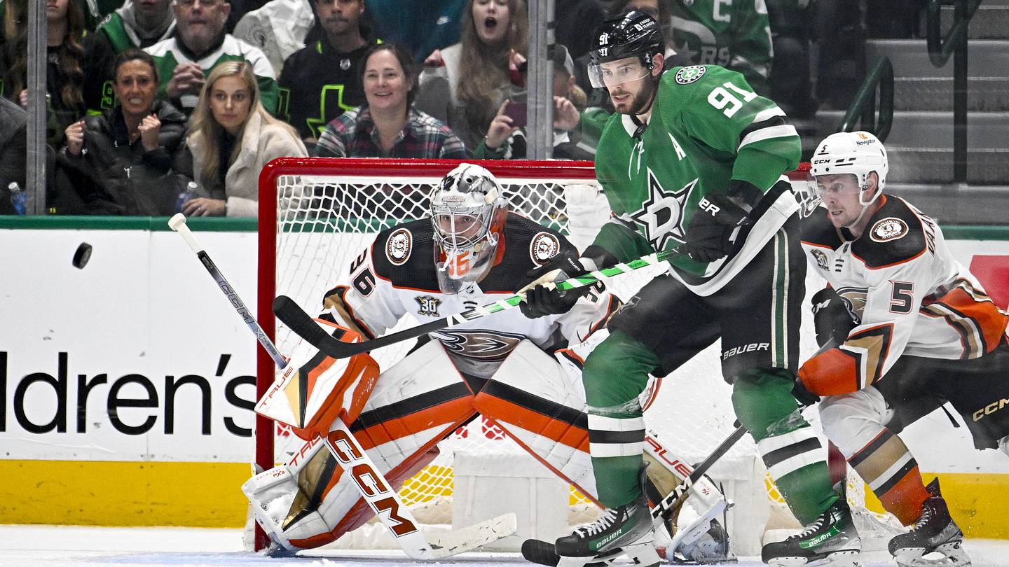 Flight of the Ducks: Dallas Stars lose first home game of the season