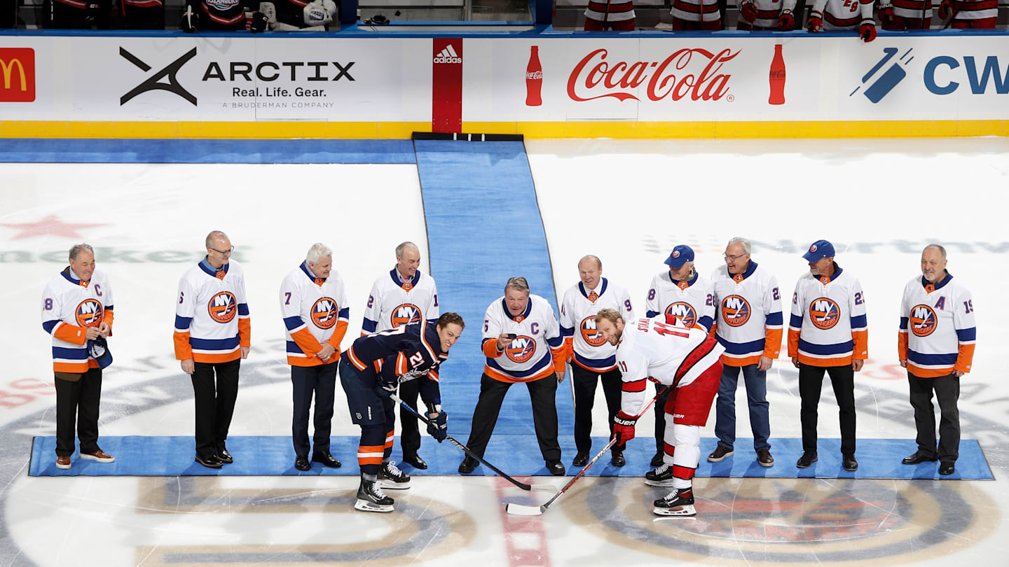 NY Islanders defeat the NY Rangers in alumni game at Madison Square Garden