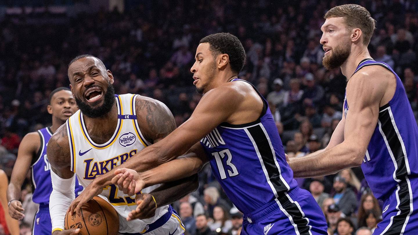 Kings vs. Lakers Injury Report: LeBron James, Domantas Sabonis Statuses