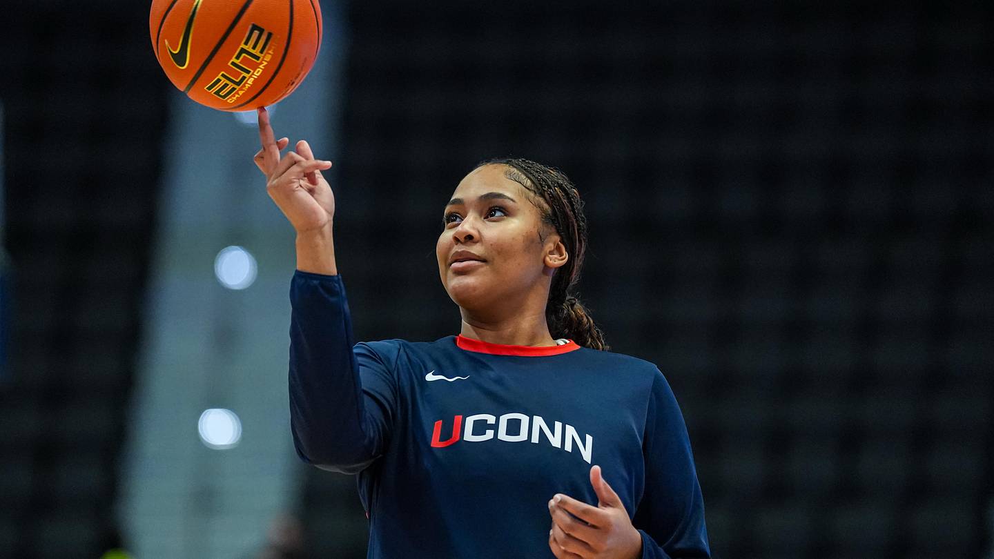 UConn’s 2026 Recruit Excited for Big Future With Sarah Strong