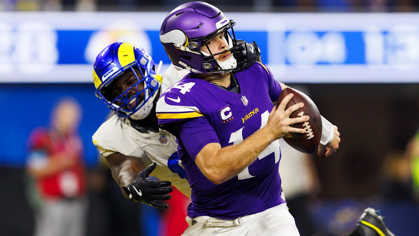 Who are the announcers and referees for the Vikings vs. the Rams today?