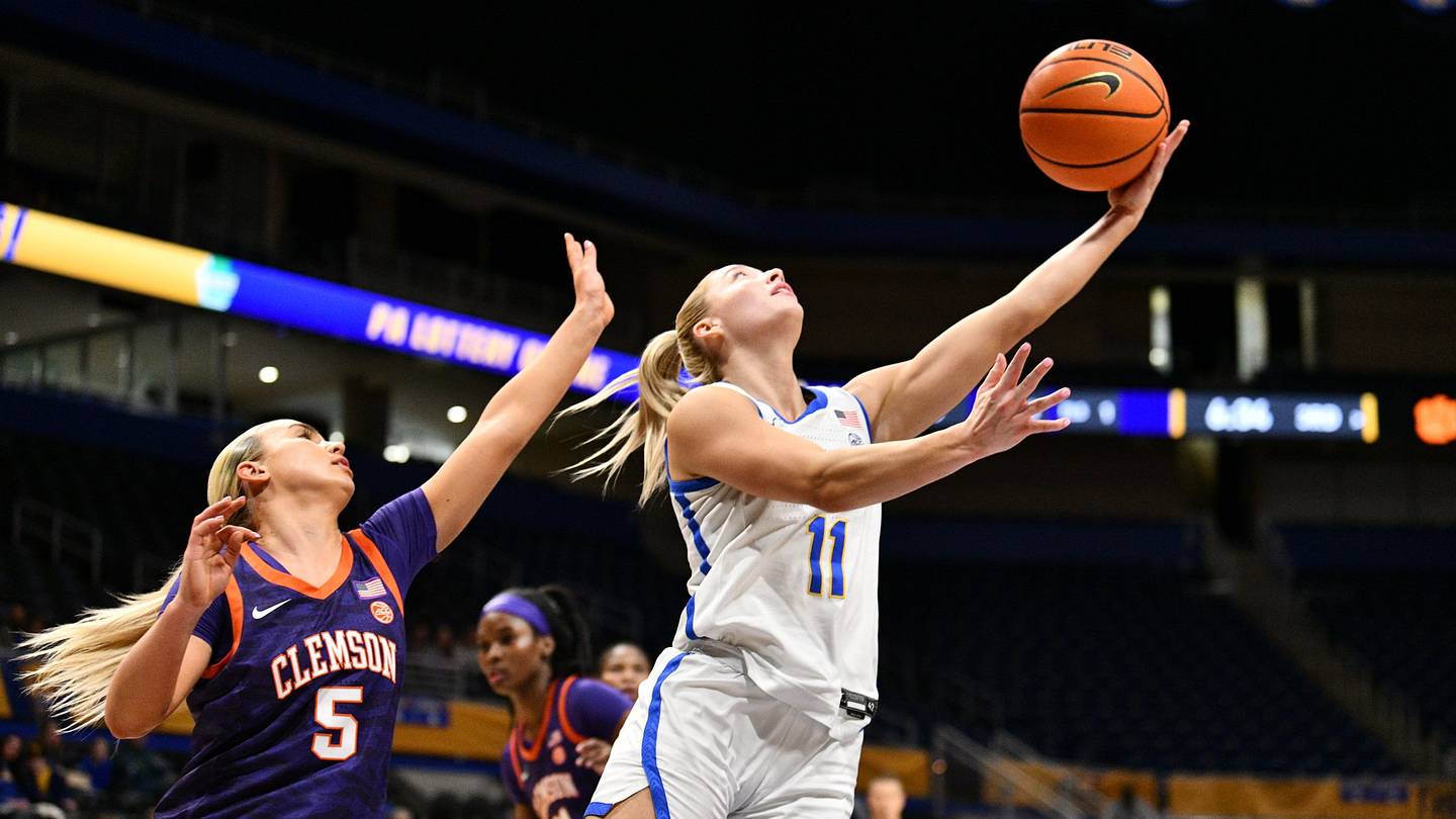 Pitt Women's Basketball Defeats Clemson