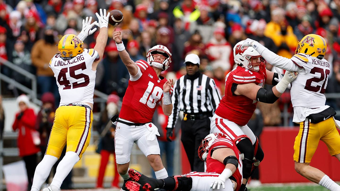 Wisconsin fans are losing it on social media after nightmare loss to ...